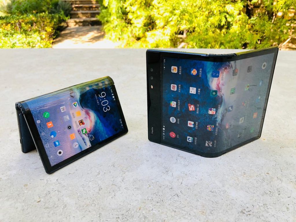 Ιδού το πρώτο κινητό τηλέφωνο που... διπλώνει | Protagon.gr