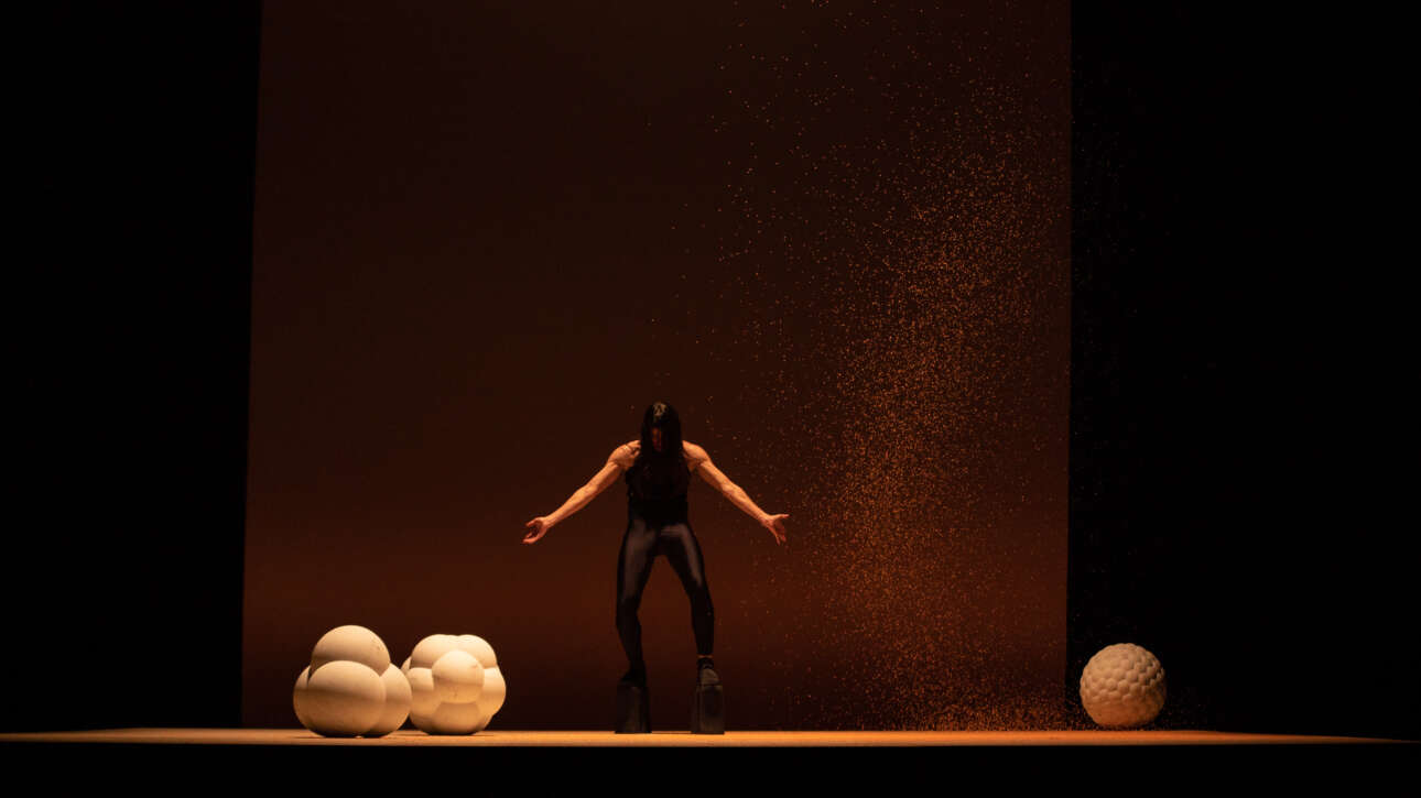 Χορός στη Στέγη: RootlessRoot, STONES & BONES | Protagon.gr