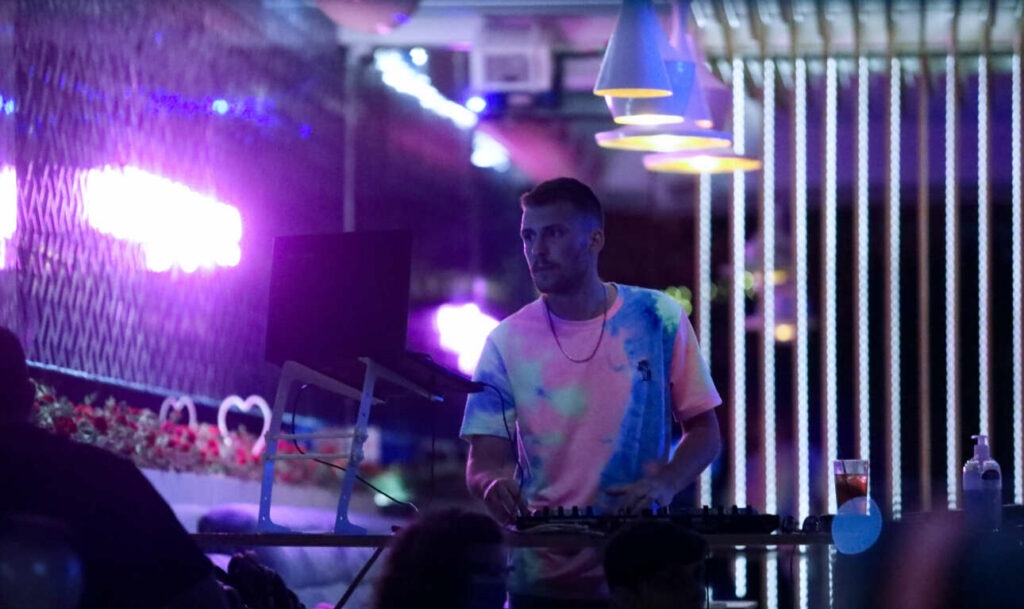 Μέτρο «Παπαθεμελή» στον Αλιμο: Τέλος η μουσική από τις 23:00 | Protagon.gr