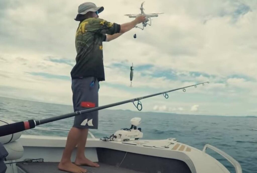 Ψάρεμα με καλάμι, πετονιά, δόλωμα και ένα... καλό drone | Protagon.gr