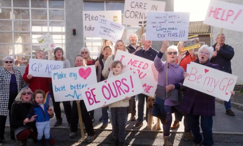 Αγγλικό χωριό κυκλοφορεί μουσικό βίντεο για να προσελκύσει γιατρούς | Protagon.gr