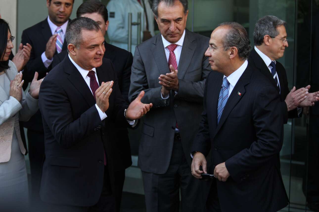 Ποιο Netflix; Στο κελί και ο υπουργός, μαζί με τους narcos | Protagon.gr