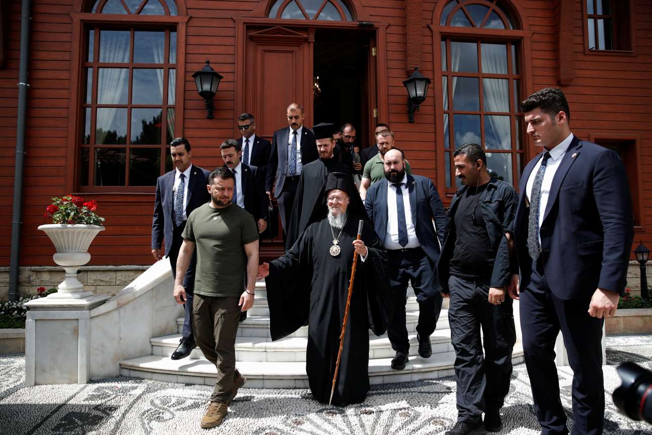 Στο Φανάρι ο Ζελένσκι: Προσευχήθηκε με τον Βαρθολομαίο | Protagon.gr