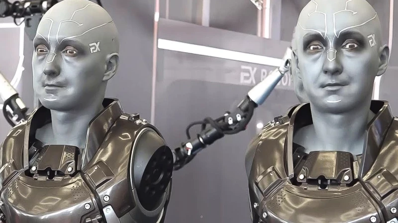 Υπερσύγχρονα ανθρωπόμορφα ρομπότ παρουσιάστηκαν στην Κίνα | Protagon.gr