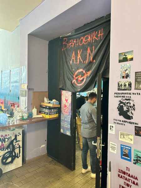 Η Αστυνομία διέλυσε την κατάληψη στη Νομική - 28 συλλήψεις | Protagon.gr