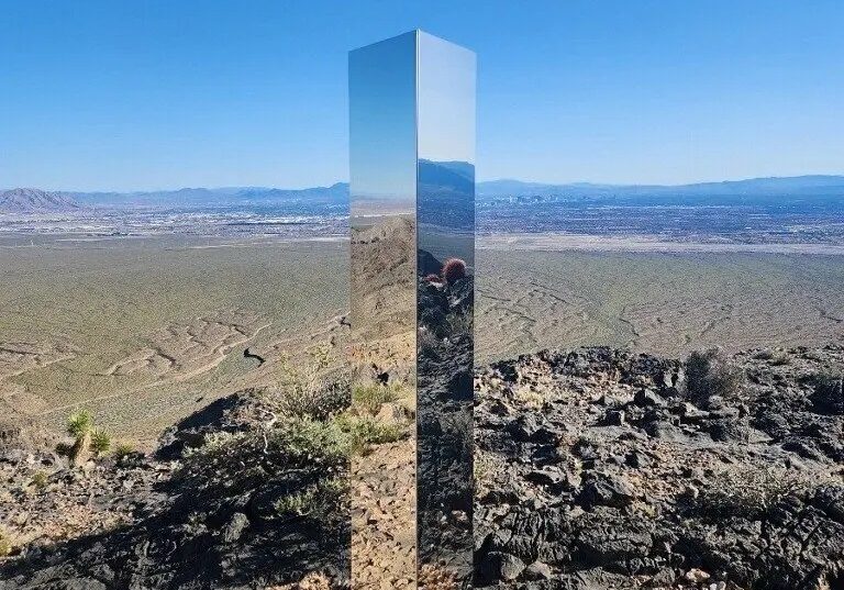 Μυστηριώδης μονόλιθος εμφανίστηκε στο Λας Βέγκας | Protagon.gr