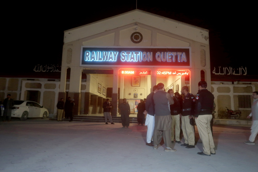 Πακιστάν: Μακελειό σε επίθεση ανταρτών σε τρένο με 450 επιβάτες | Protagon.gr