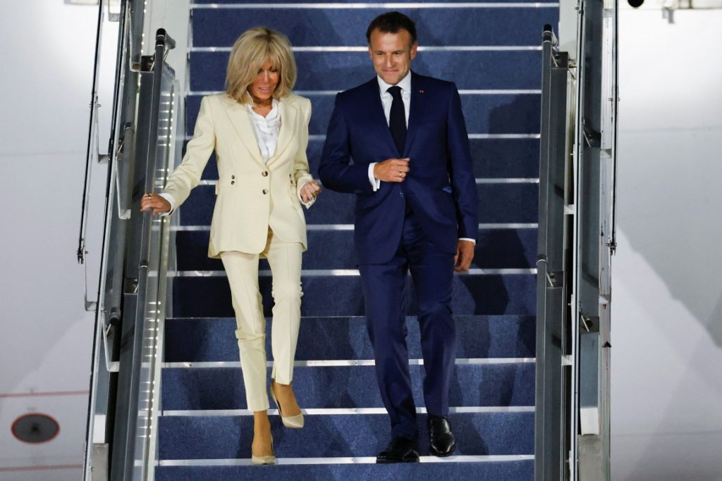 Αμυντικά deals αλλά και... οικογενειακή ανακωχή για Μακρόν | Protagon.gr