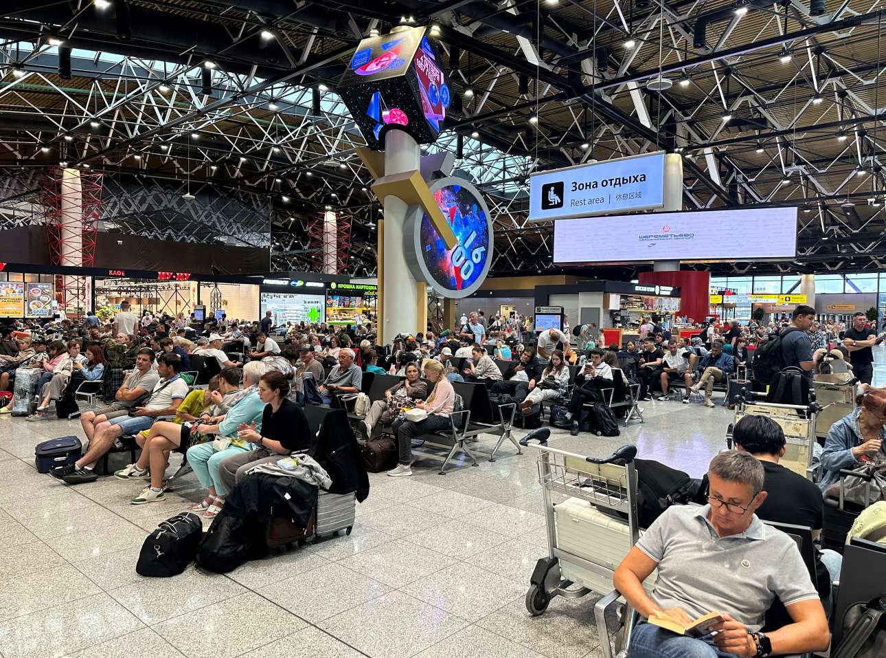 Μόσχα: Μόνιμο το χάος στα αεροδρόμια από επιθέσεις ουκρανικών drones | Protagon.gr