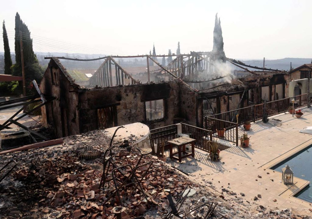 Εφιάλτης στην Κύπρο: Δύο νεκροί σε μεγάλη πυρκαγιά που κατέκαψε 100 τετραγωνικά χιλιόμετρα ...