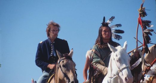 Πέθανε στα 73 του, ο ηθοποιός Γκράχαμ Γκριν, ο «Kicking Bird» στο ...