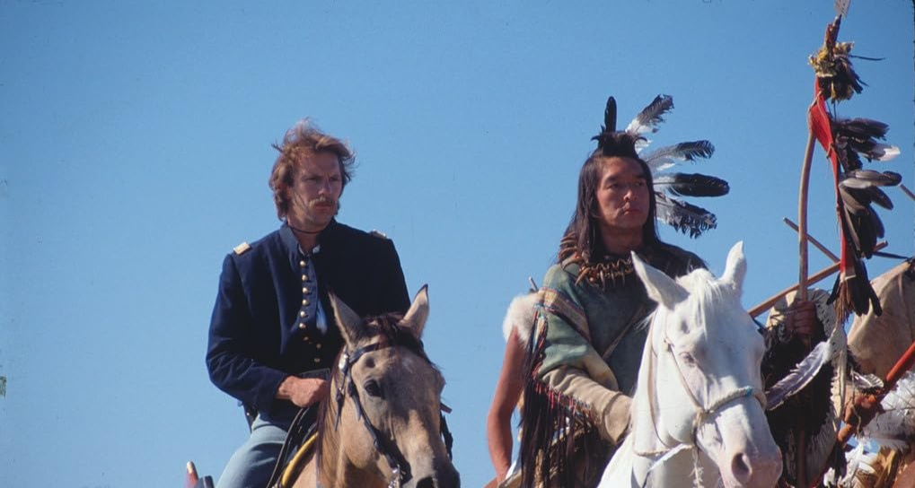 Πέθανε στα 73 του, ο ηθοποιός Γκράχαμ Γκριν, ο «Kicking Bird» στο ...