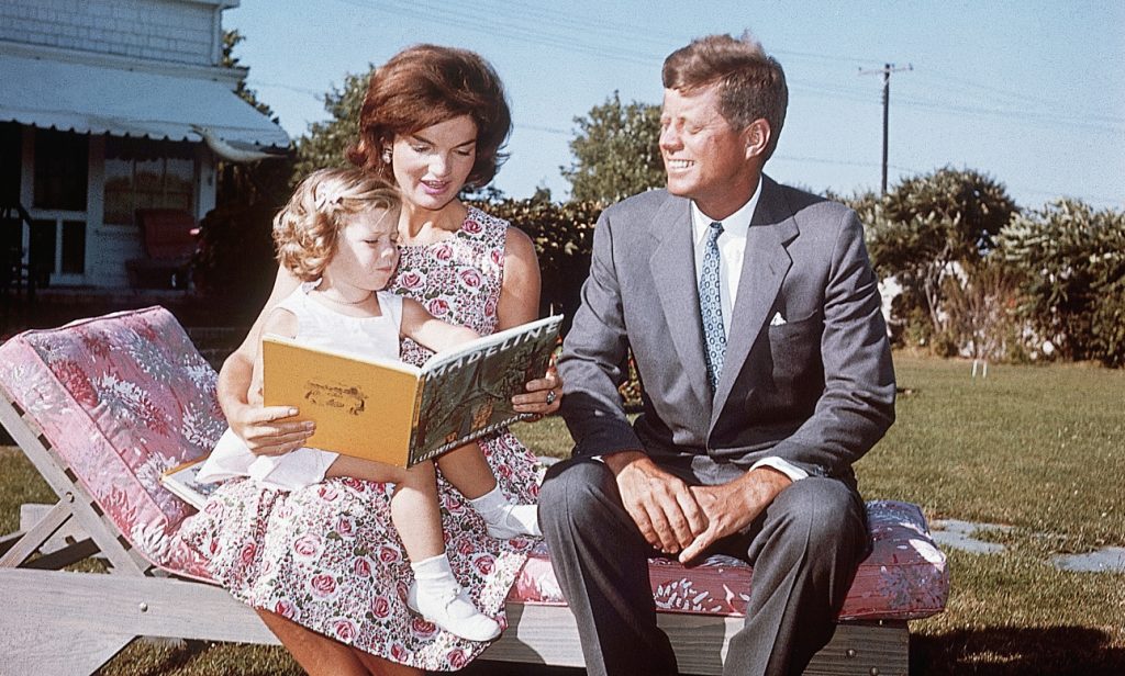 Netflix: Ενα «Στέμμα» για τη δυναστεία των Κένεντι | Protagon.gr