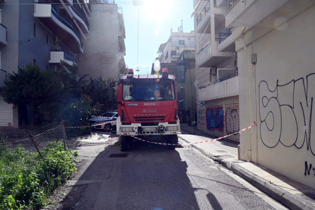 Φρίκη στο Αιγάλεω: Αυτοπυρπολήθηκε έξω από κατάστημα | Protagon.gr
